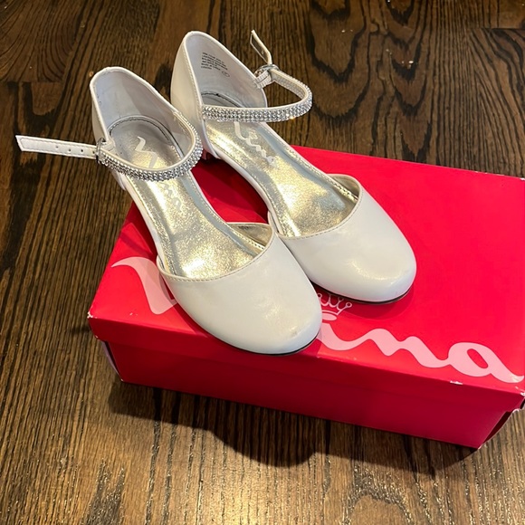 Nina | Shoes | Nina White Little Girls Dress Shoes Size 35 | Poshmark